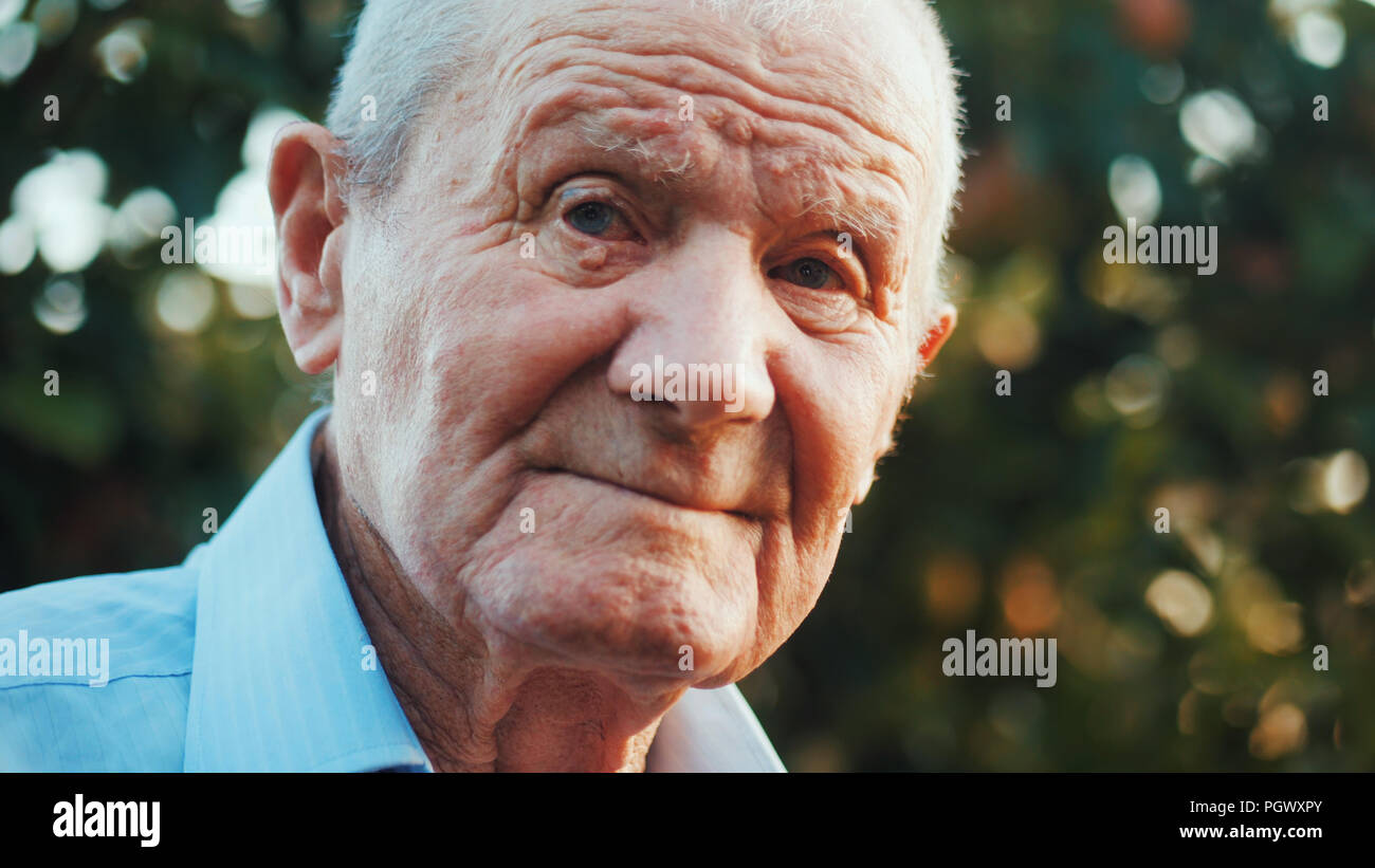 Old man portrait dignity hi-res stock photography and images - Alamy