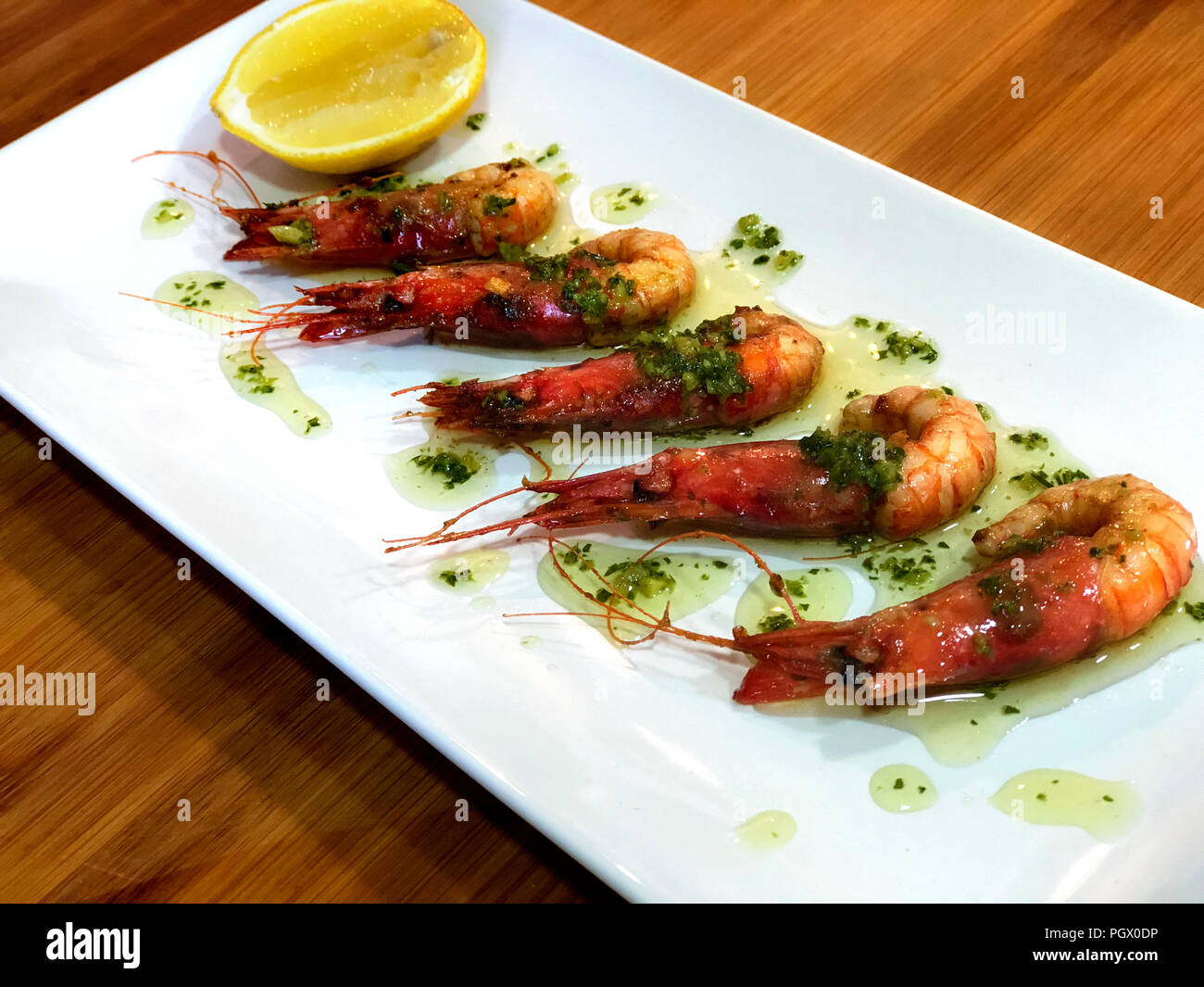 Gamba blanca hi-res stock photography and images - Alamy