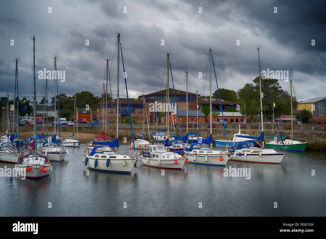Fisherrow harbor hi-res stock photography and images - Alamy