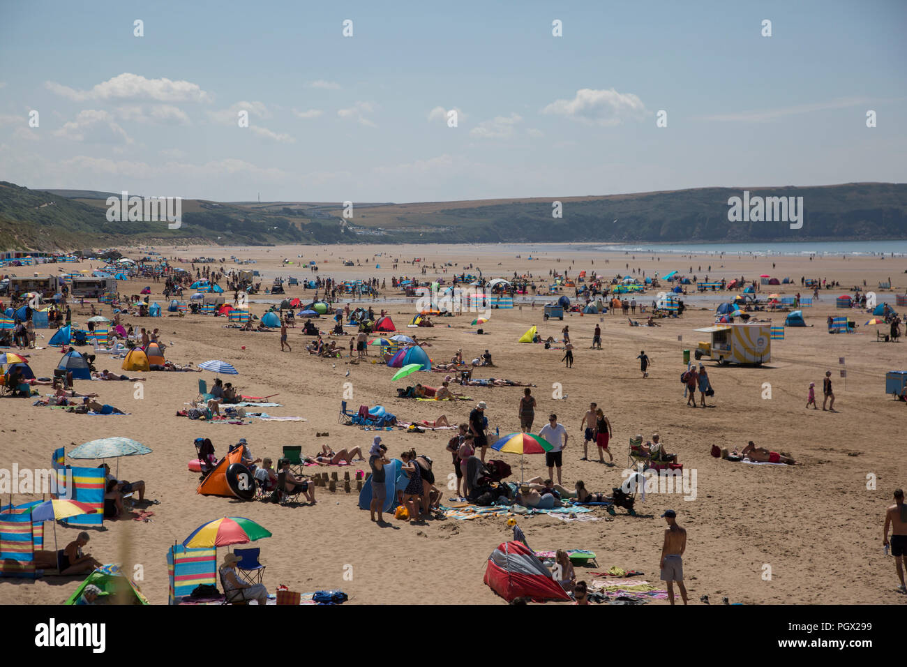 Crowded woolacombe beach hi-res stock photography and images - Alamy