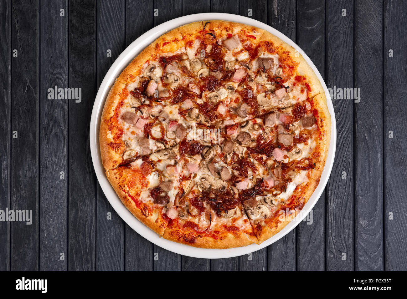 Pizza top view hi-res stock photography and images - Alamy
