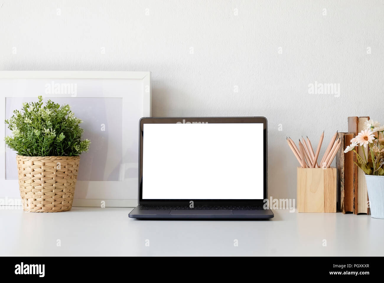 Empty pencil pot hi-res stock photography and images - Alamy