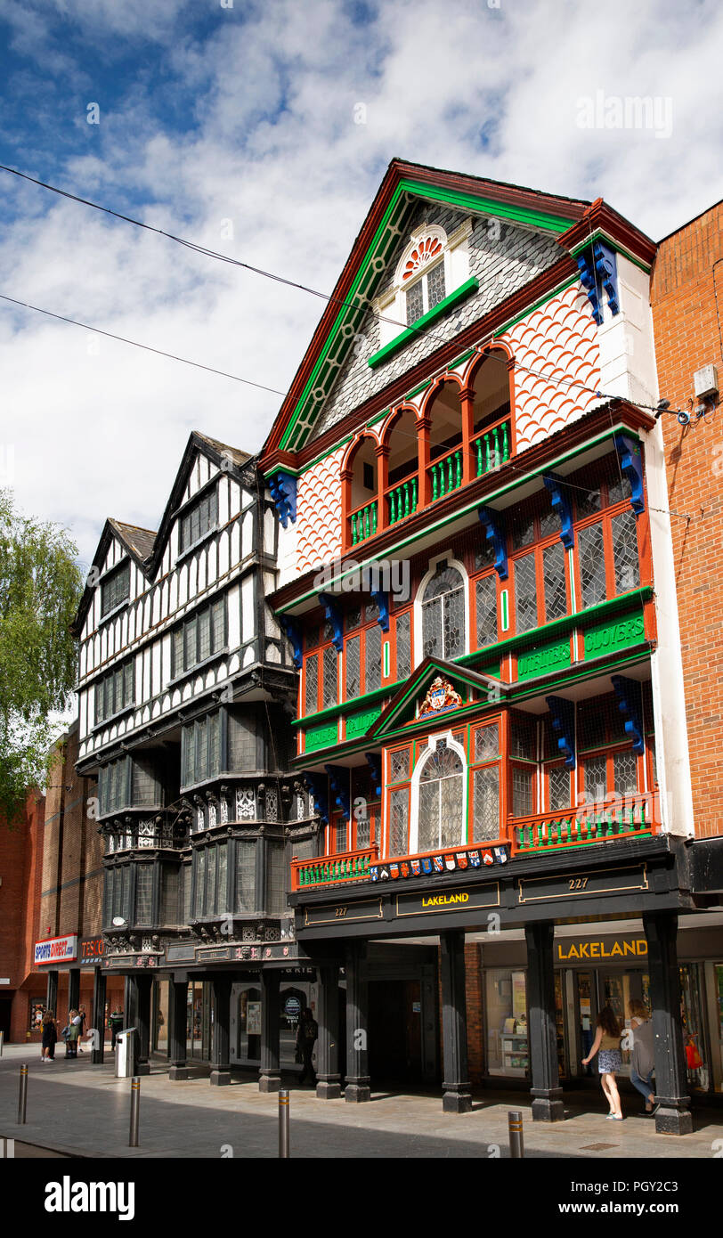 Famous tudor buildings hi-res stock photography and images - Alamy