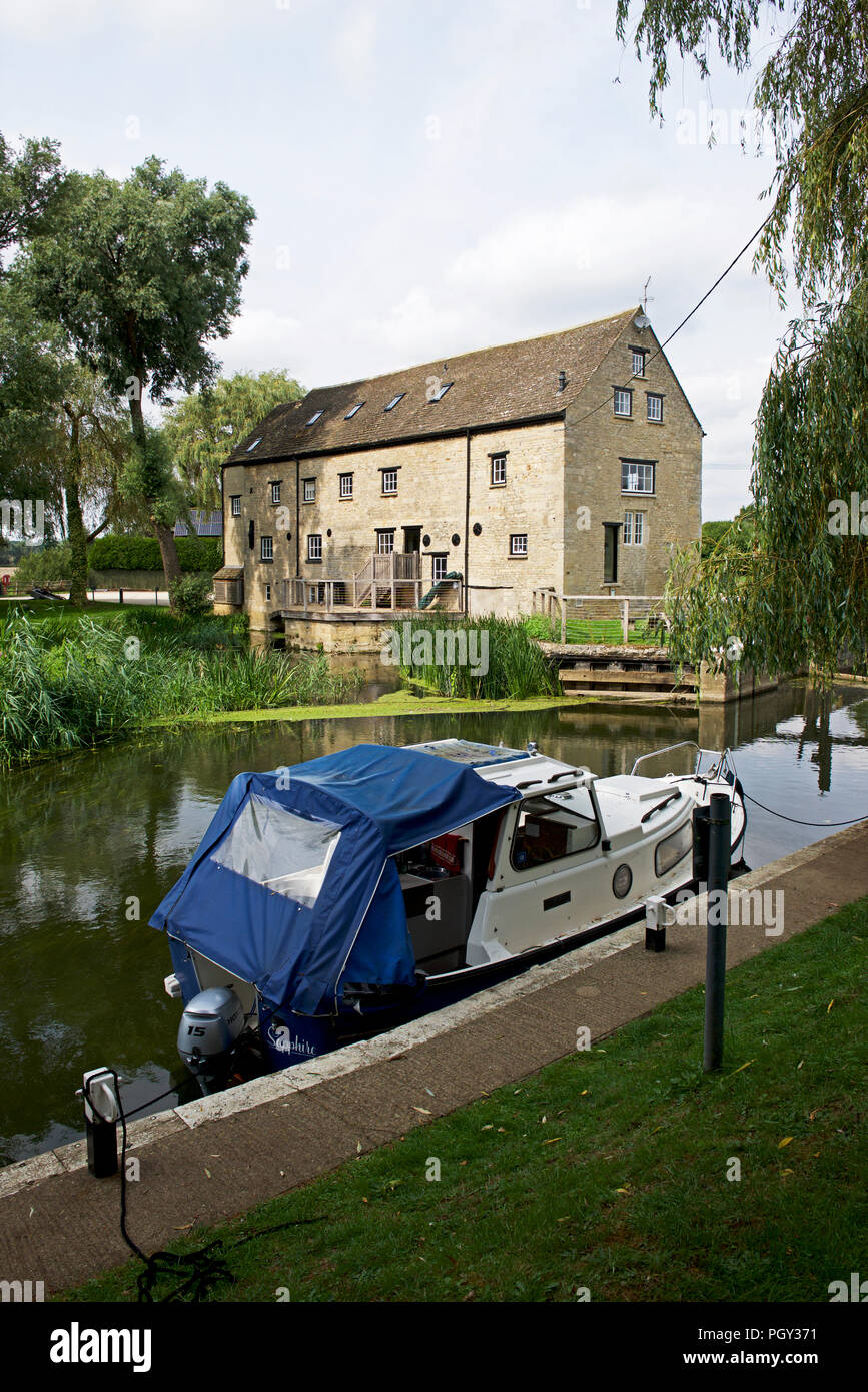 Oundle hi-res stock photography and images - Alamy