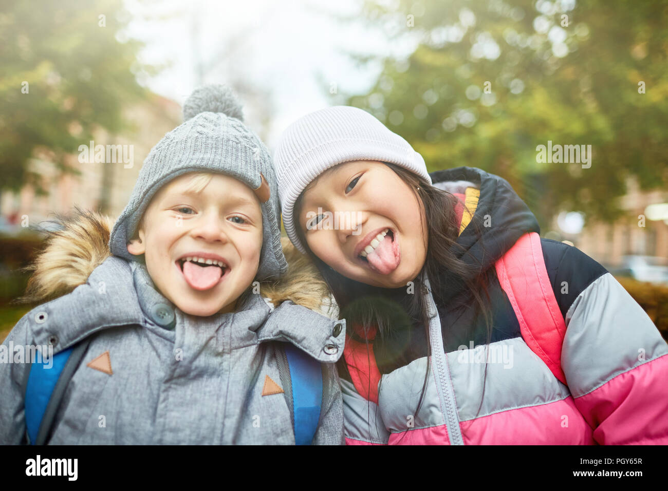 Schoolkids fall hi-res stock photography and images - Alamy