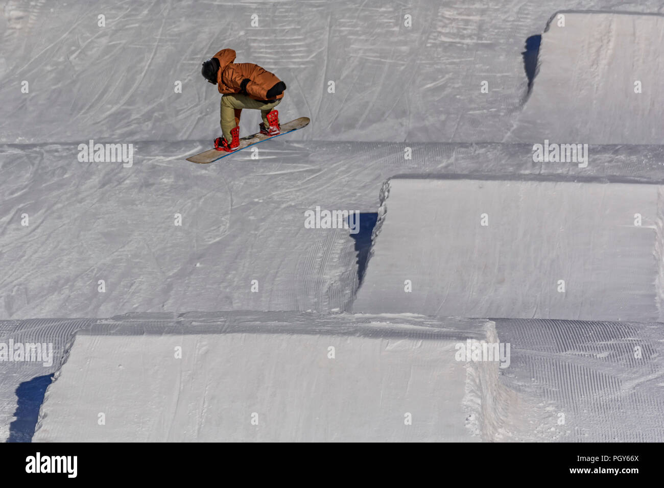 A freestyle snowboarder makes a mute grab Stock Photo - Alamy