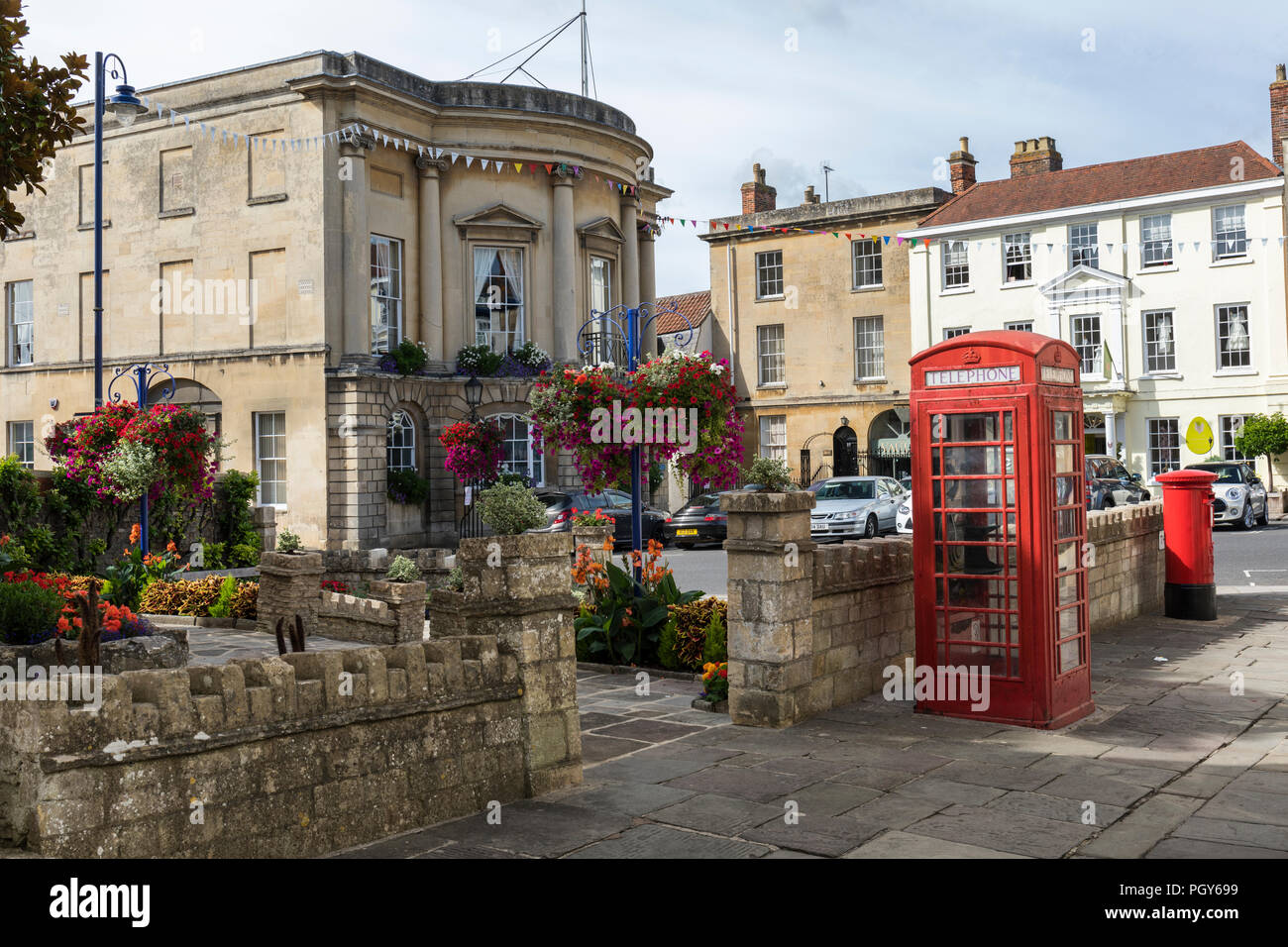 Town centre devizes hi-res stock photography and images - Alamy