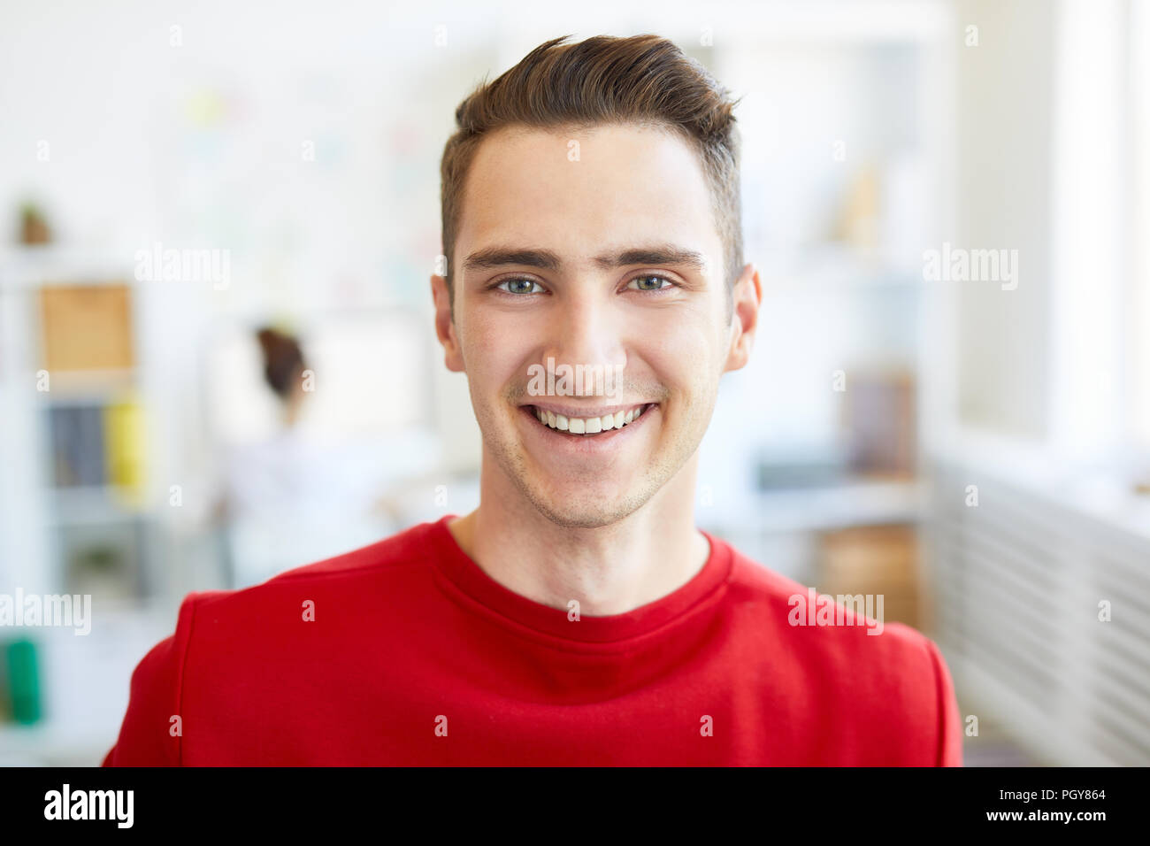 Man in red jumper hi-res stock photography and images - Alamy