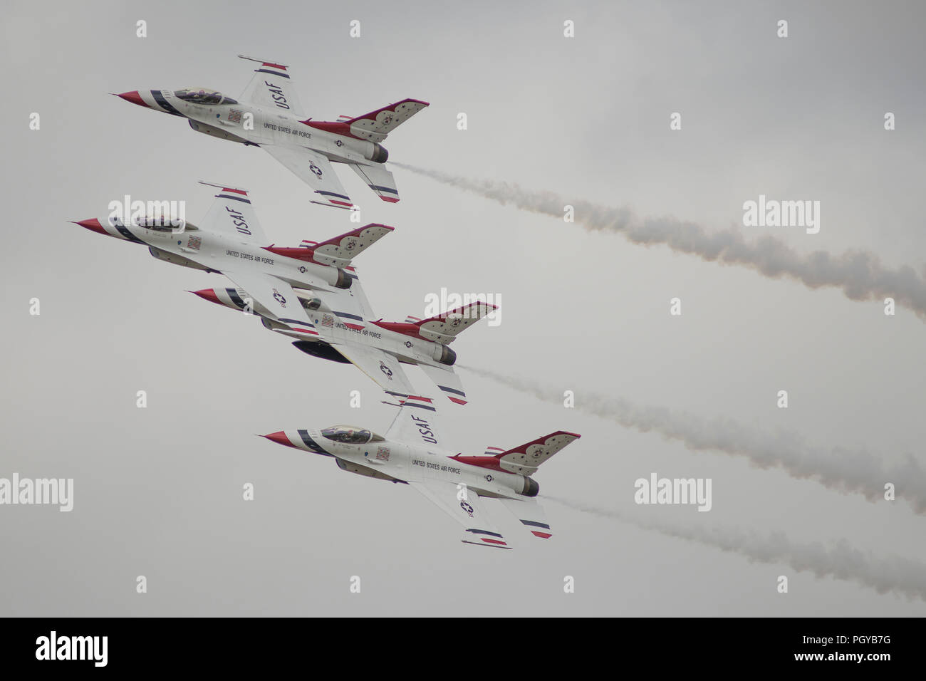 The Thunderbirds USAF aerobatic display team flying at RAF Fairford ...