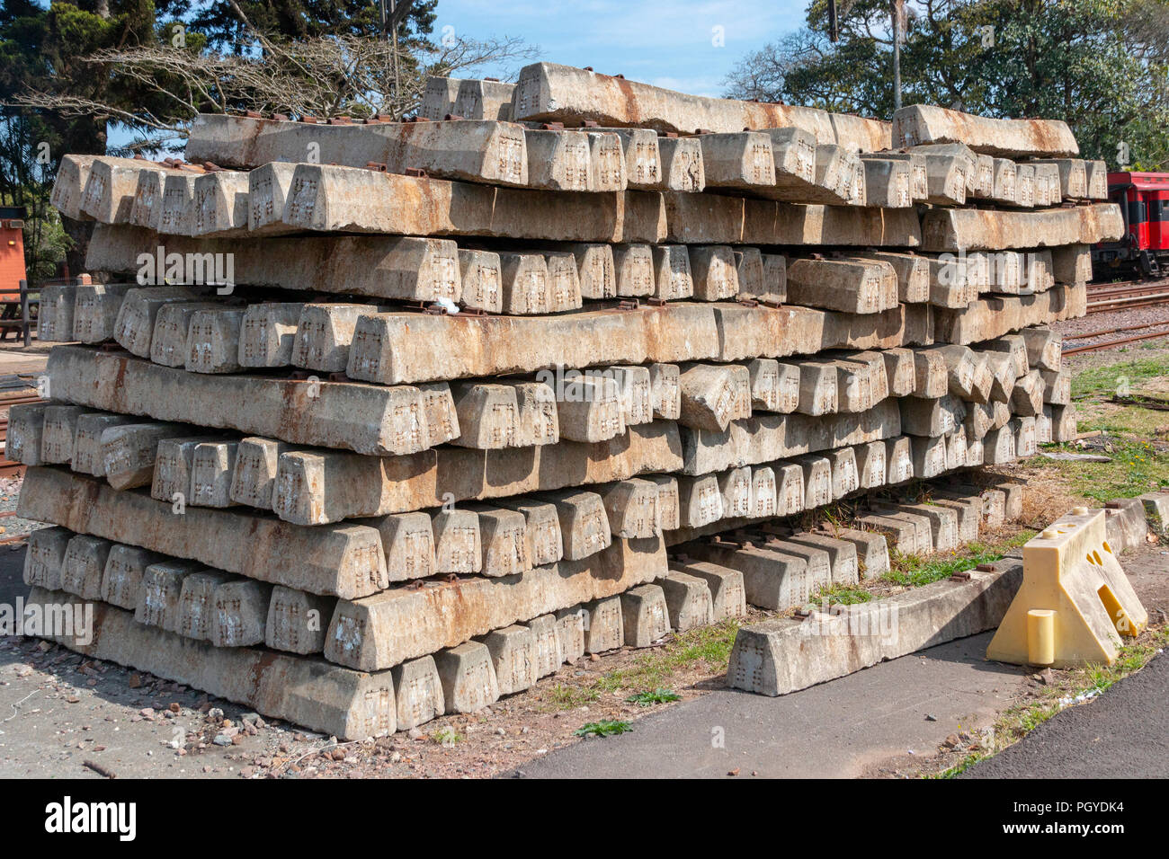 Pile of railway sleepers hi-res stock photography and images - Alamy