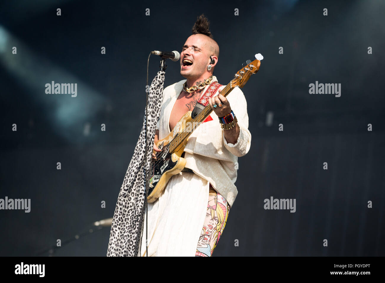 DNCE (Joe Jonas, JinJoo Lee, Cole Whittle, Jack Lawless) performing at ...