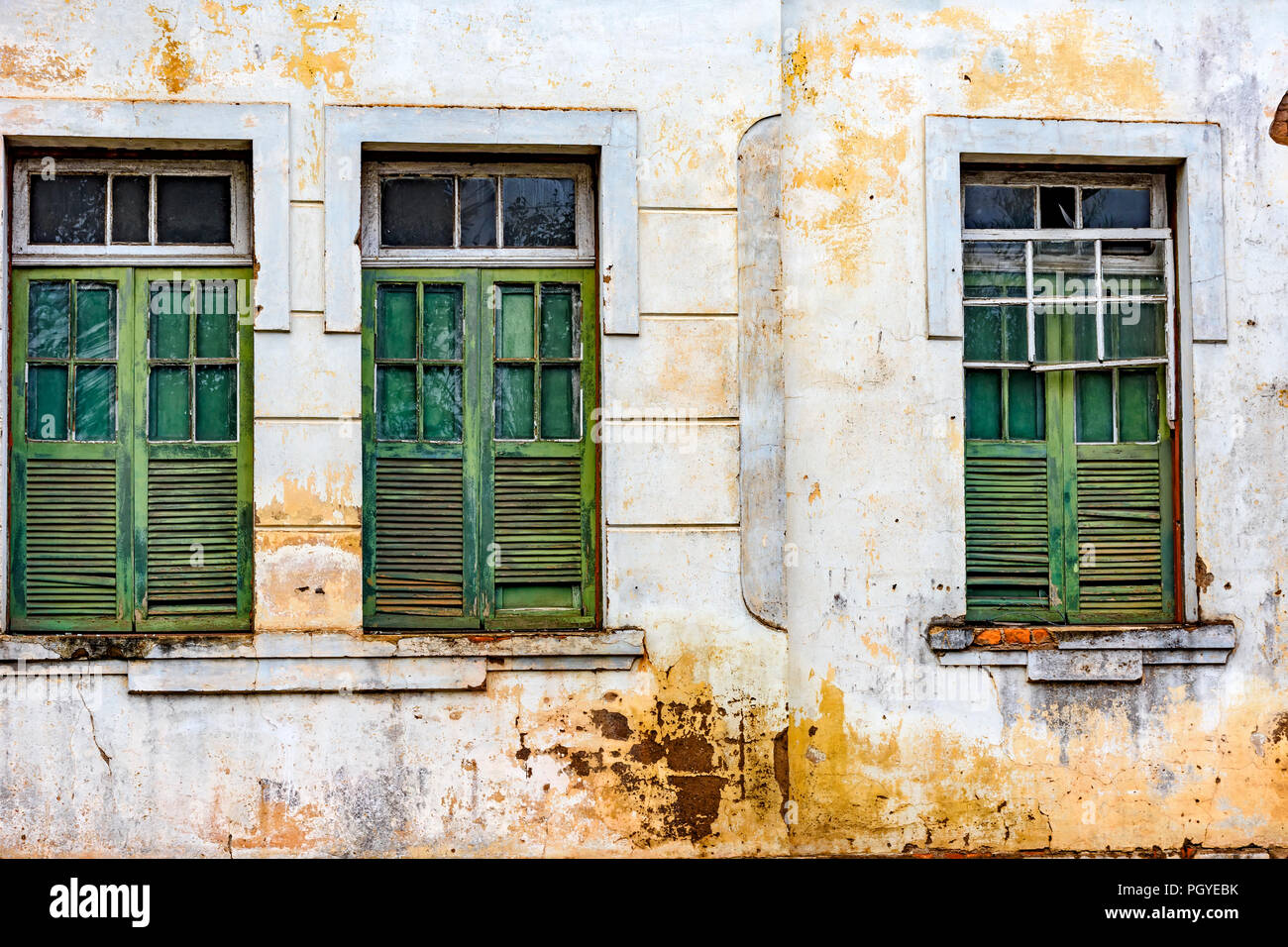 Old windows old style windows hi-res stock photography and images - Alamy