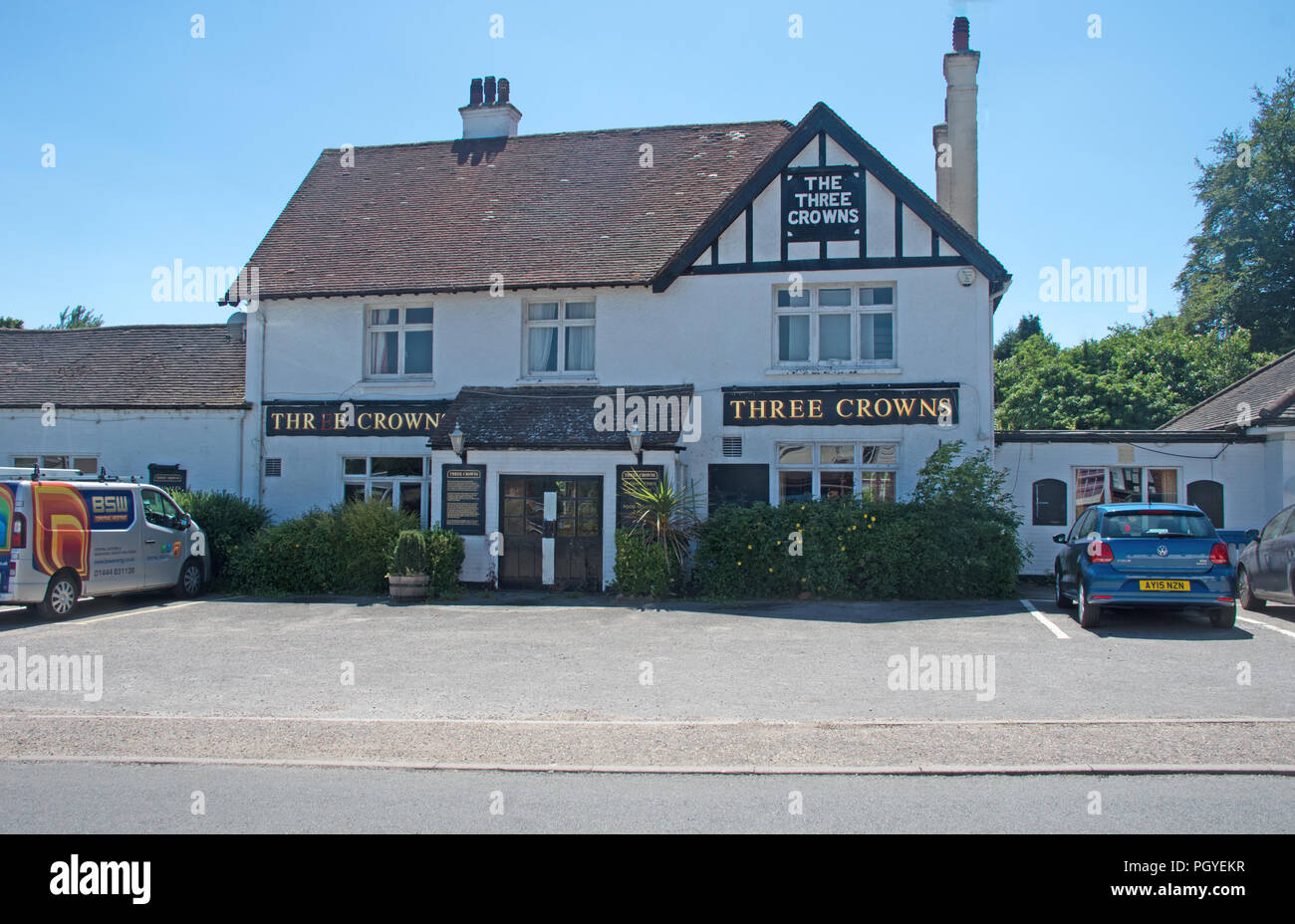 Three crowns pub hi-res stock photography and images - Alamy