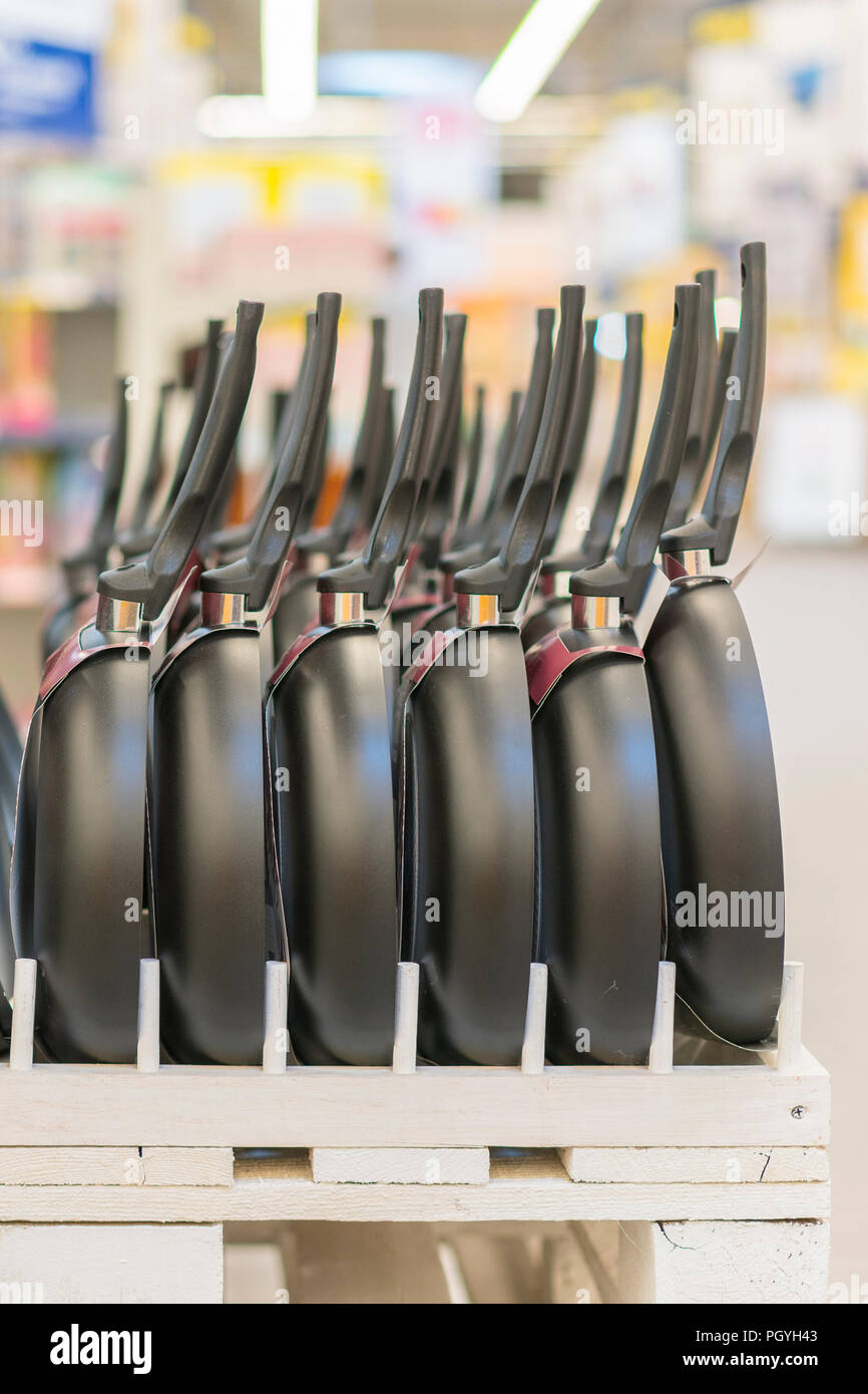 Spices and cooking utensils in a market hi-res stock photography and ...