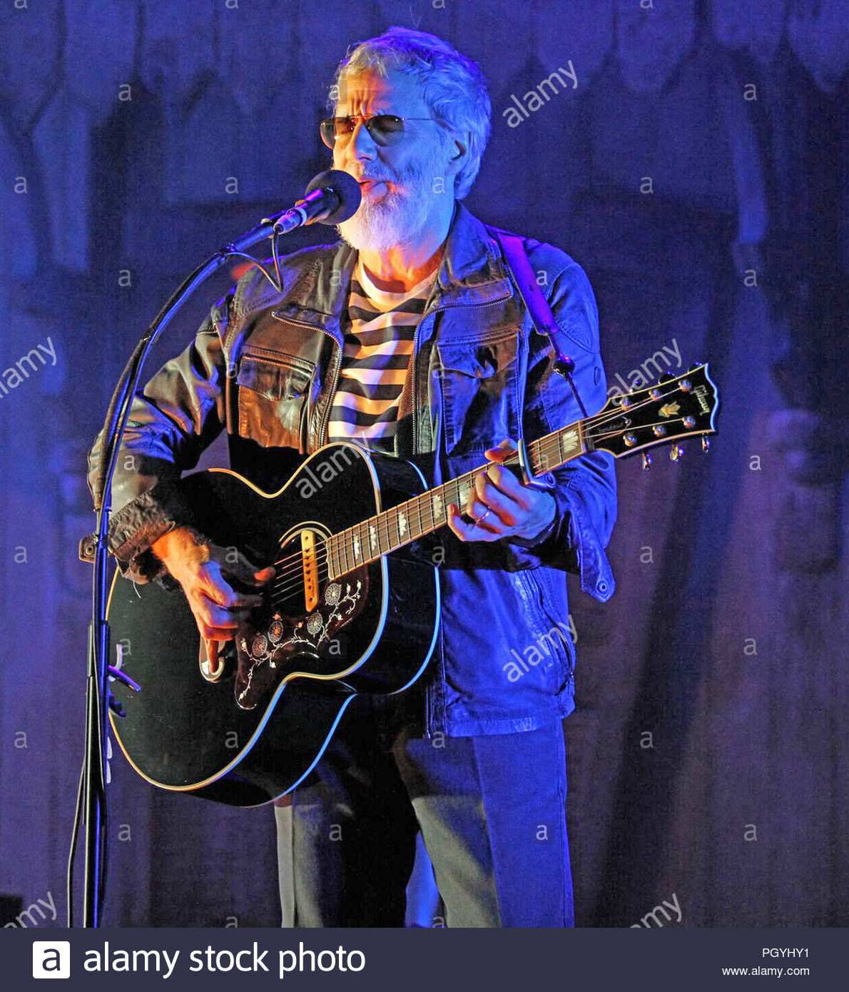 Yusuf Islam Aka Cat Stevens Stock Photos & Yusuf Islam Aka Cat Stevens ...