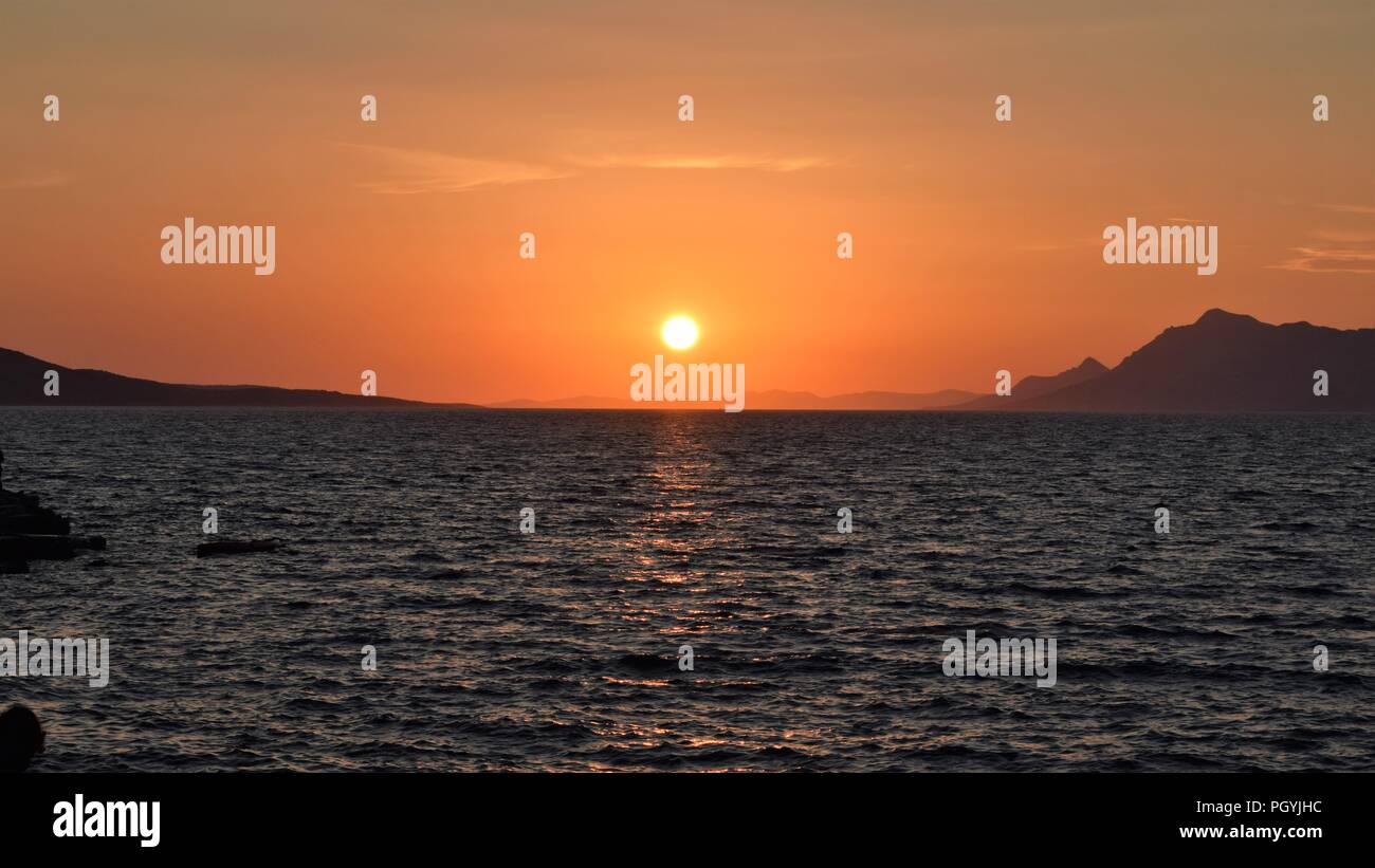 Ocean sunsets hi-res stock photography and images - Alamy