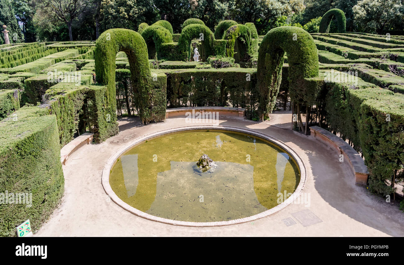 Small labirinth hi-res stock photography and images - Alamy