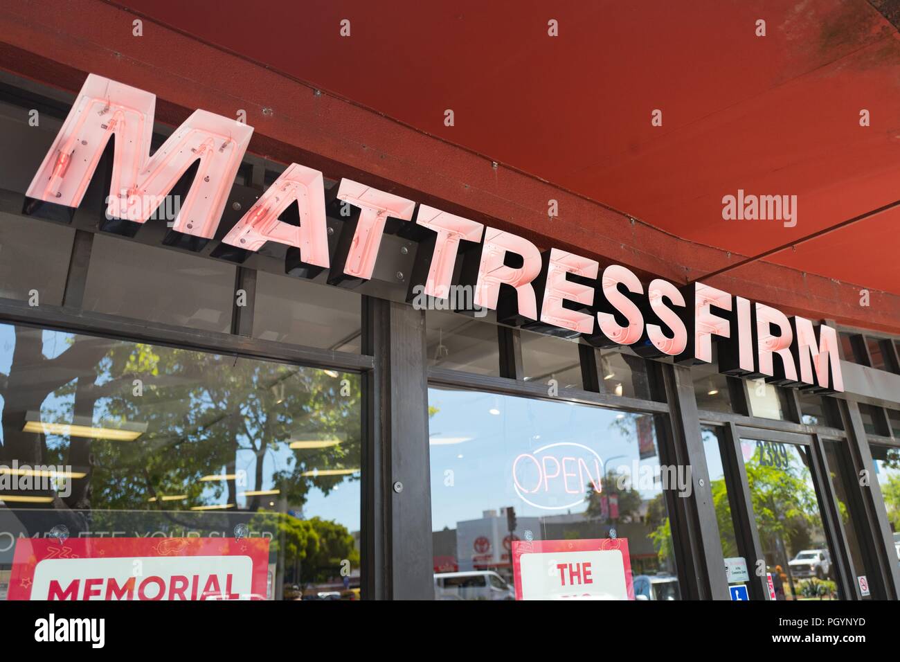 2018 train hi-res stock photography and images - Alamy