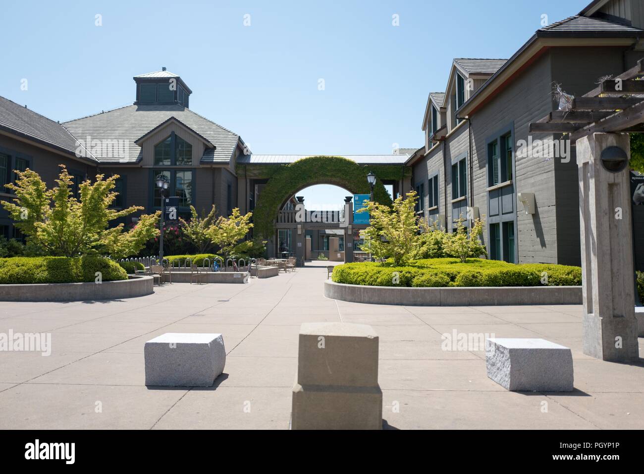 Business school and campus hi-res stock photography and images - Alamy
