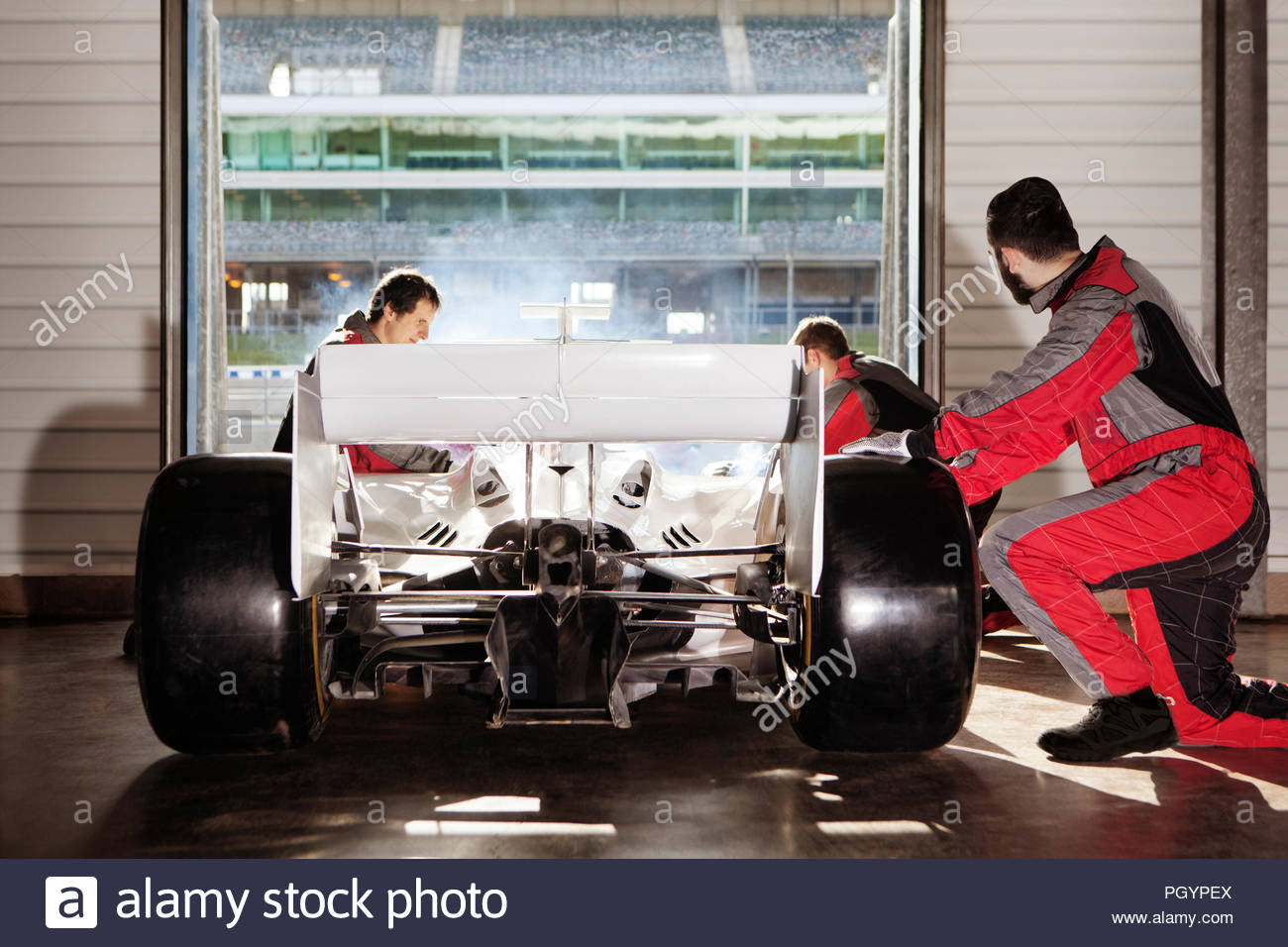 Pit Crew Formula One Stock Photos & Pit Crew Formula One Stock Images ...