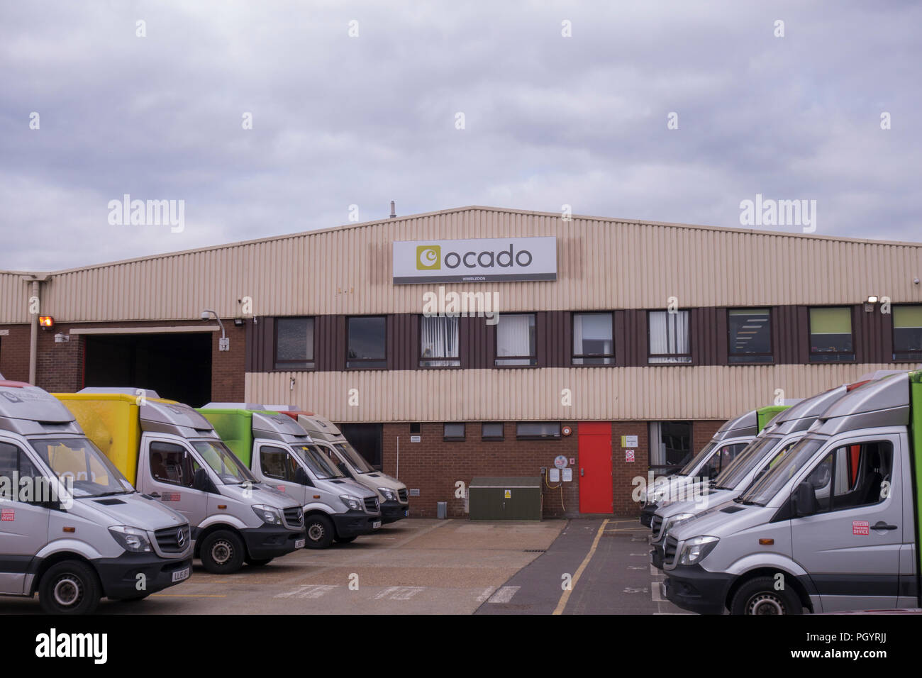 Ocado logo hi-res stock photography and images - Alamy