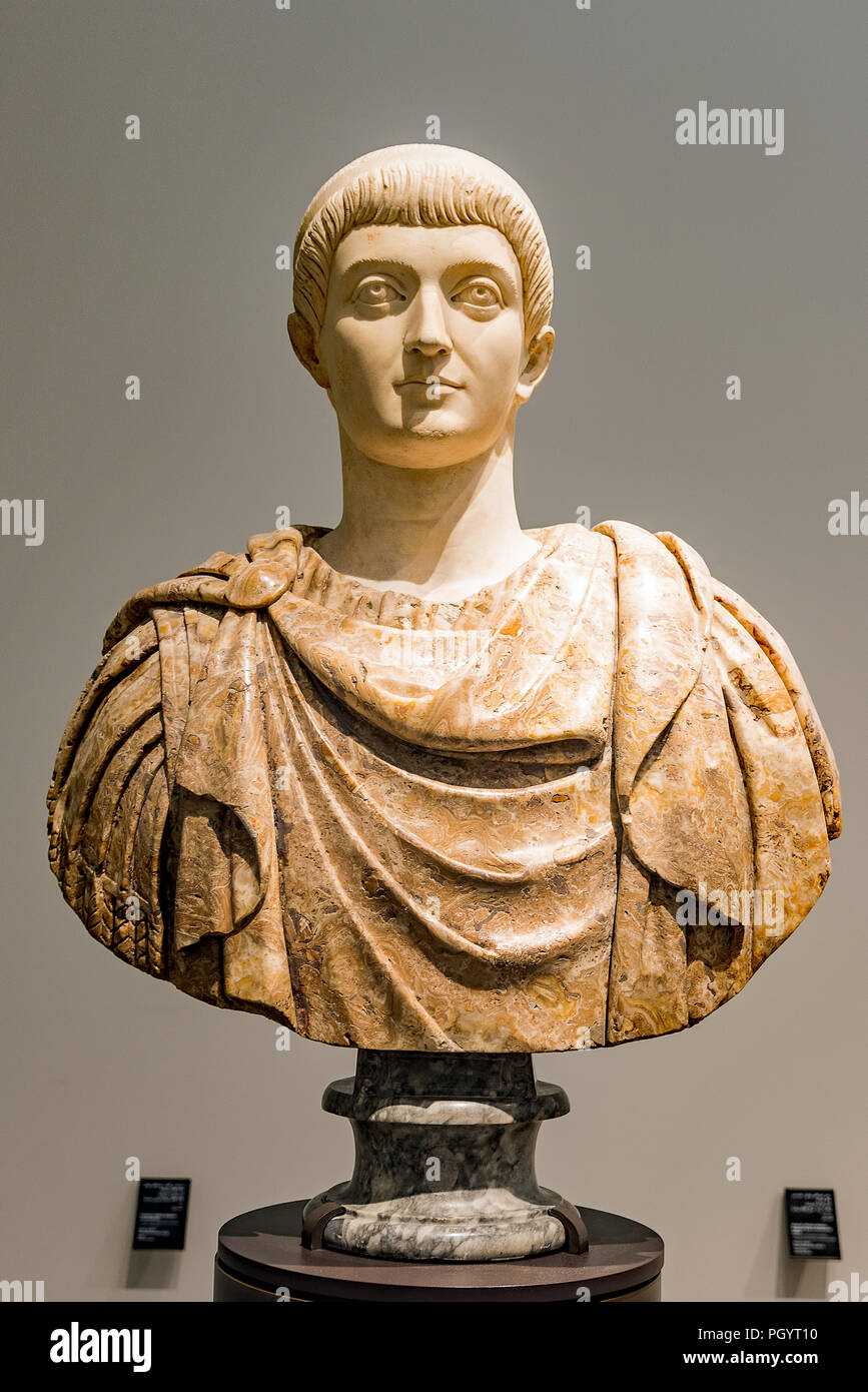 Louvre sculpture man hi-res stock photography and images - Alamy