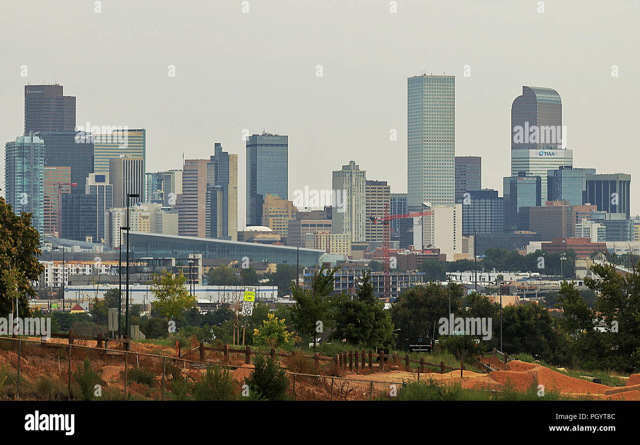 Denver skyline and mountains hi-res stock photography and images - Alamy