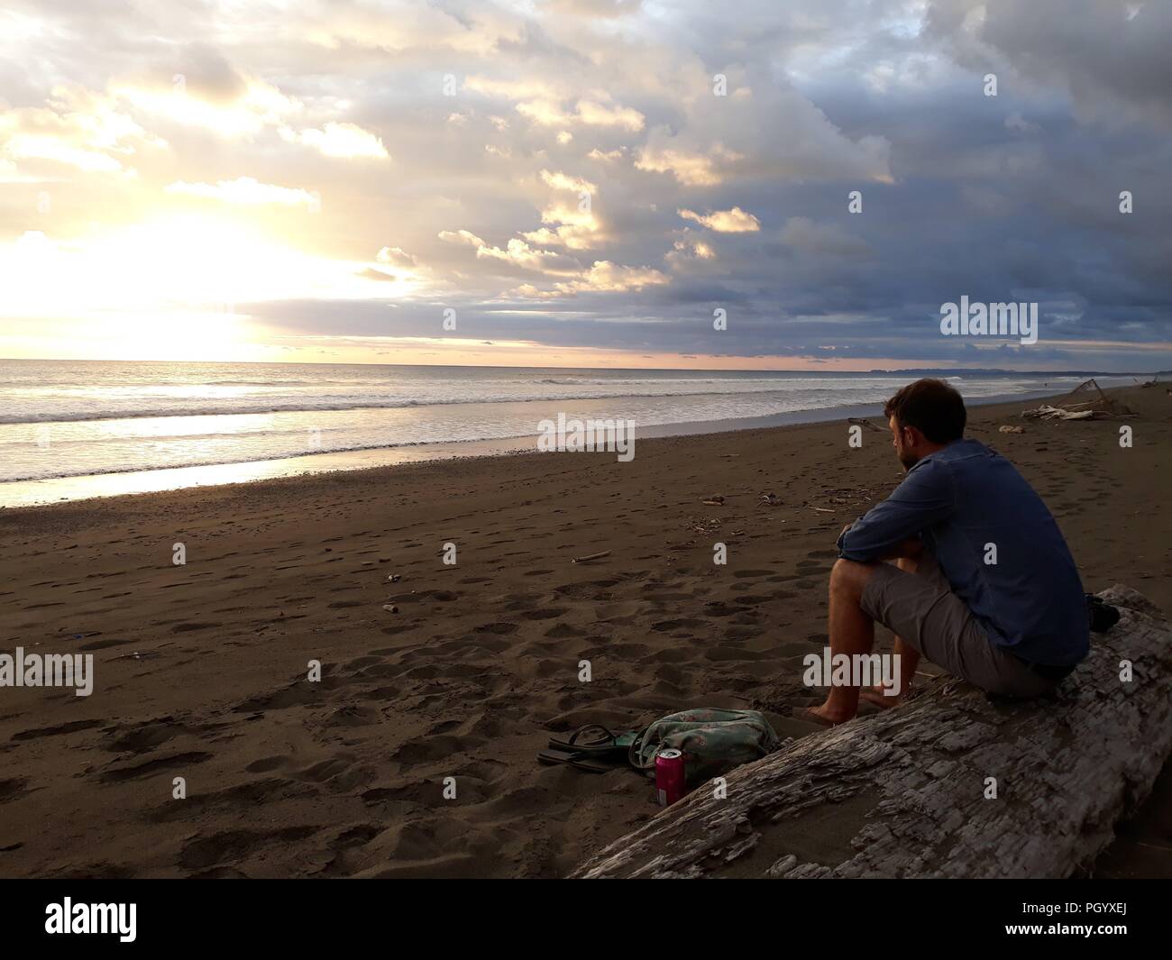 Man looking at the ocean hi-res stock photography and images - Alamy