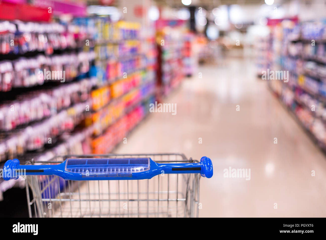 Side view supermarket shelves hi-res stock photography and images - Alamy