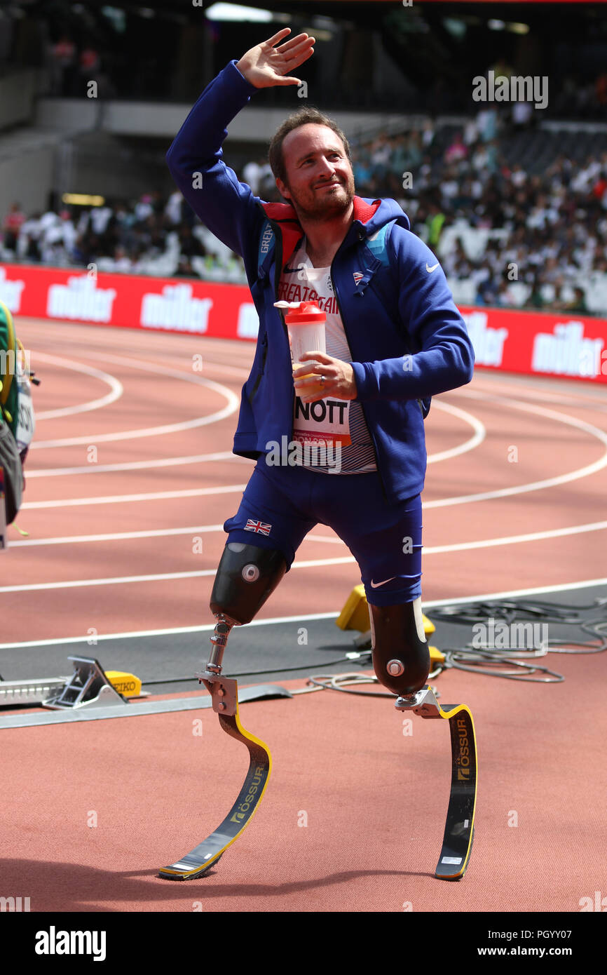 Mens t42 long jump hi-res stock photography and images - Alamy