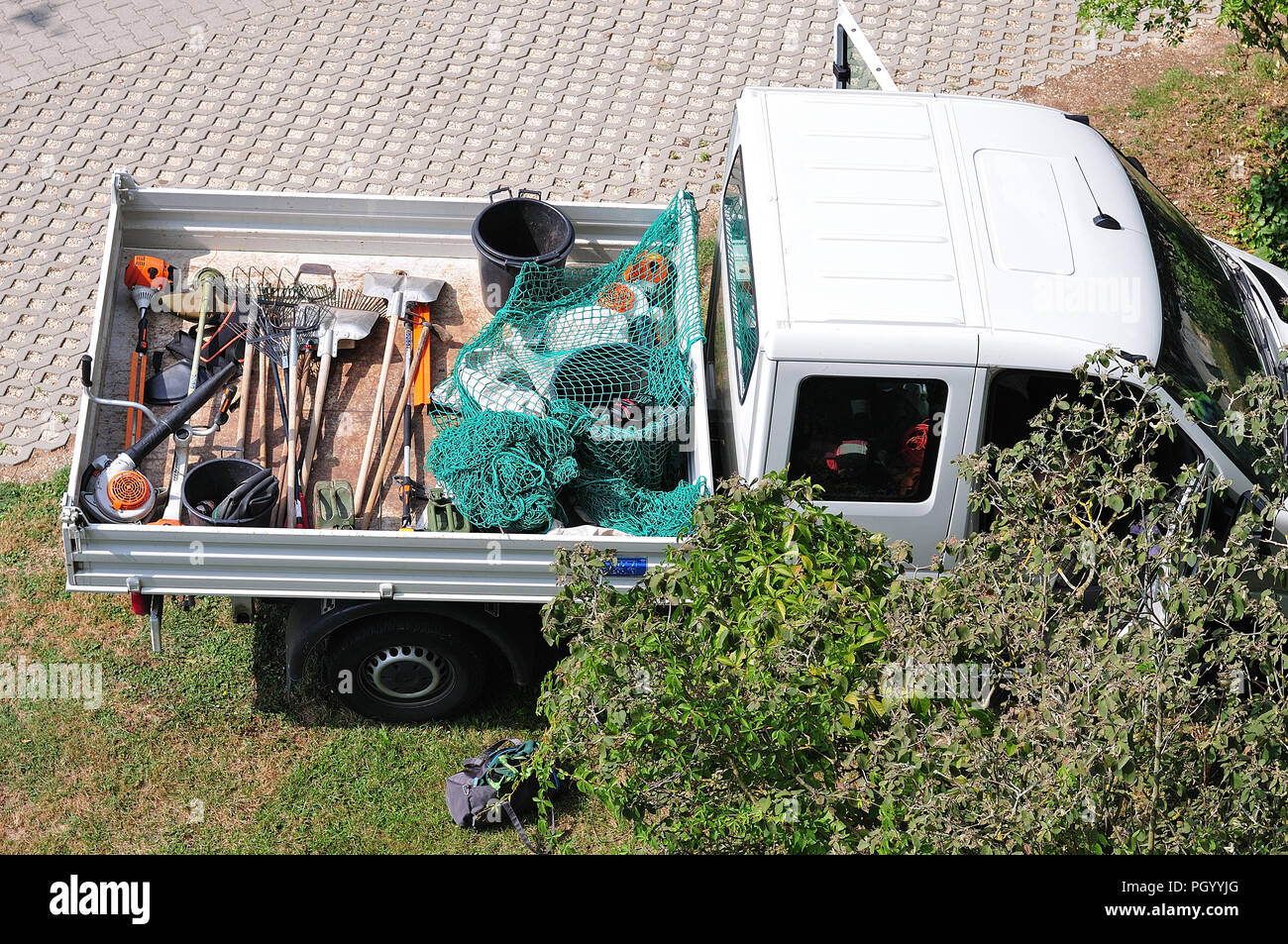 Loading pickup hi-res stock photography and images - Alamy