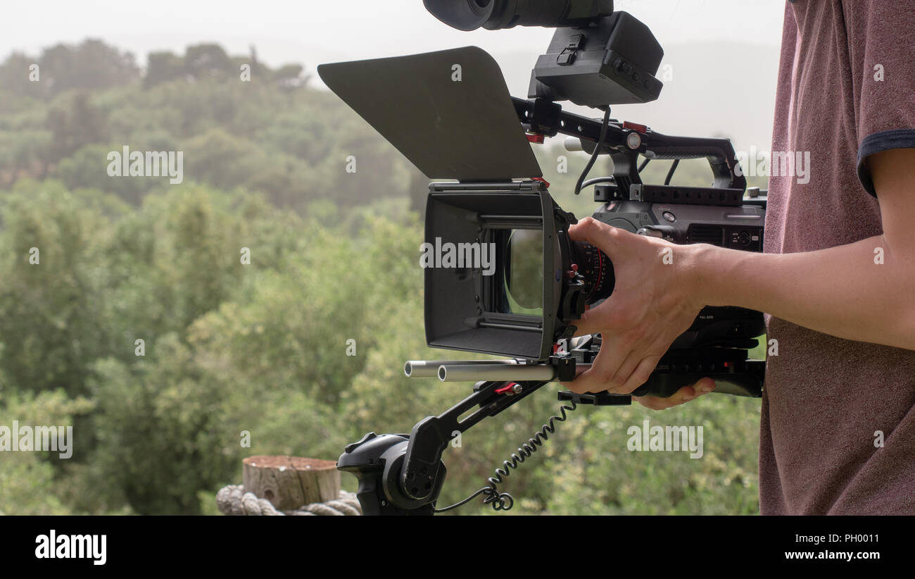 Professional cameraman hi-res stock photography and images - Alamy