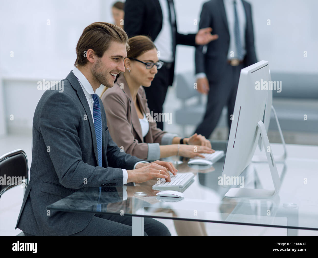 employees sitting at a Desk in the Bank office Stock Photo - Alamy