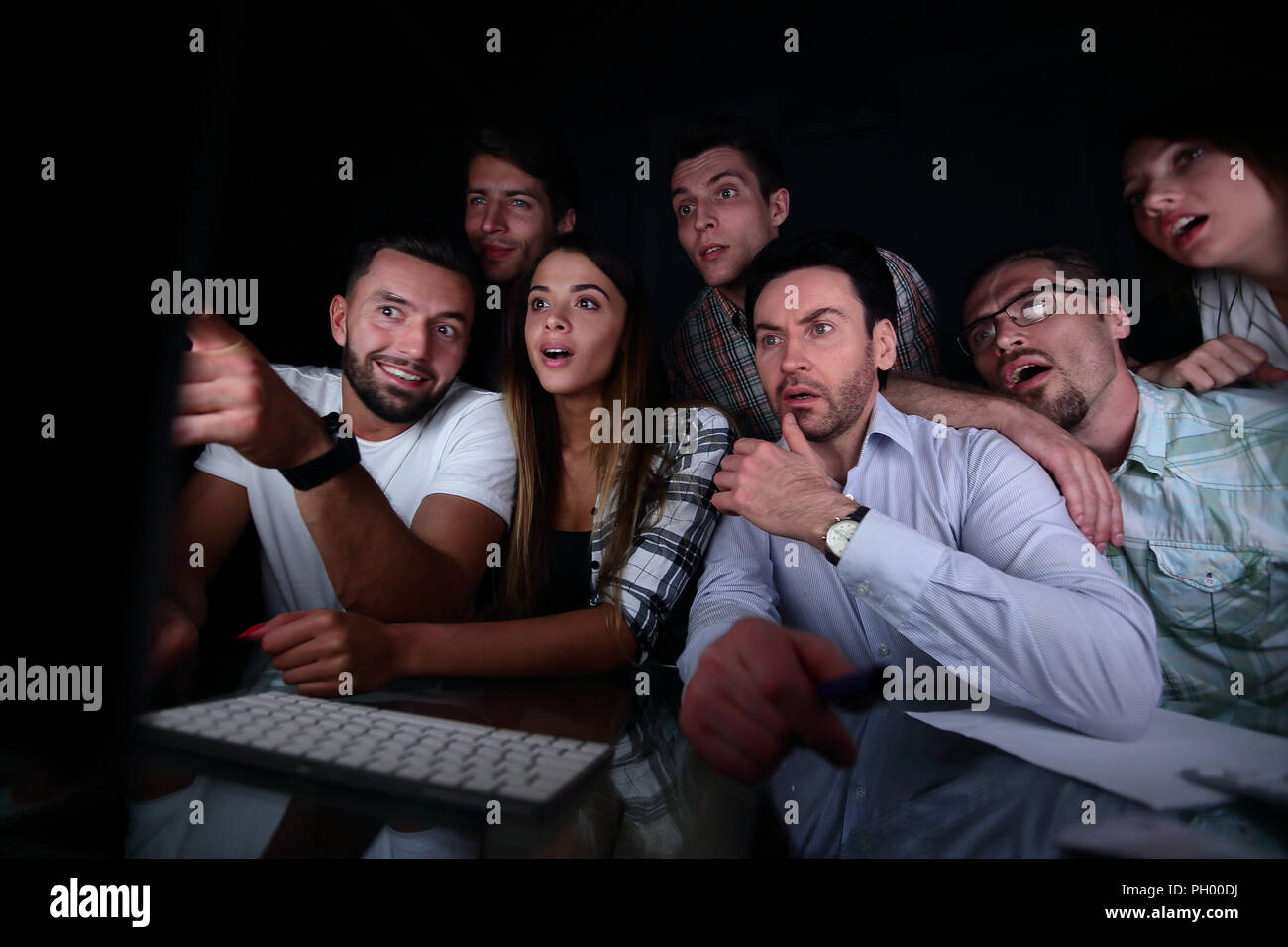 Team night happy business hi-res stock photography and images - Alamy
