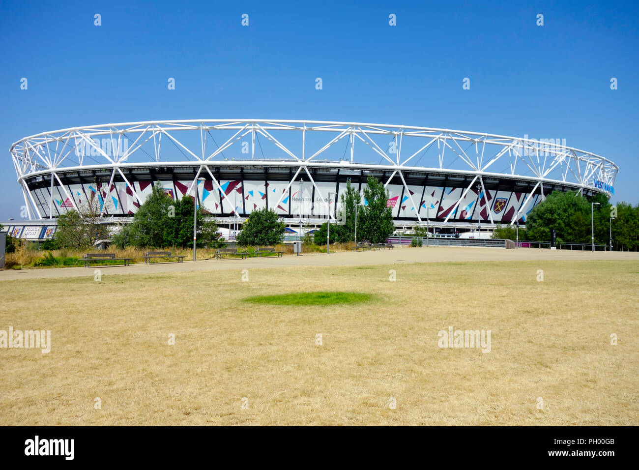 Olympic stadium led hi-res stock photography and images - Alamy