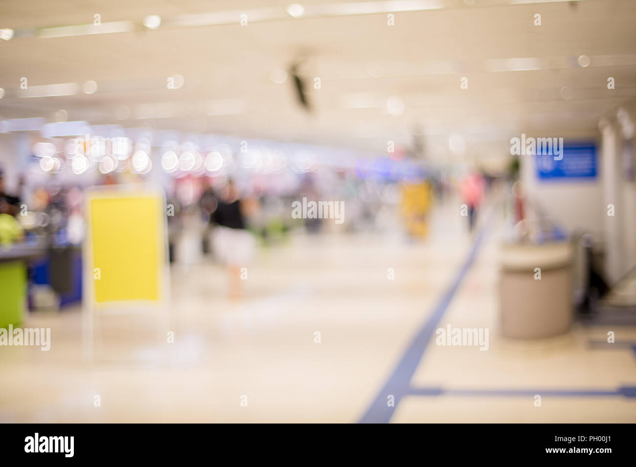 Blurred store hi-res stock photography and images - Alamy