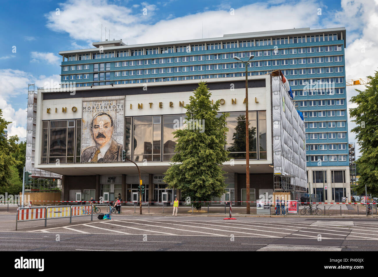 Socialist era building hi-res stock photography and images - Alamy