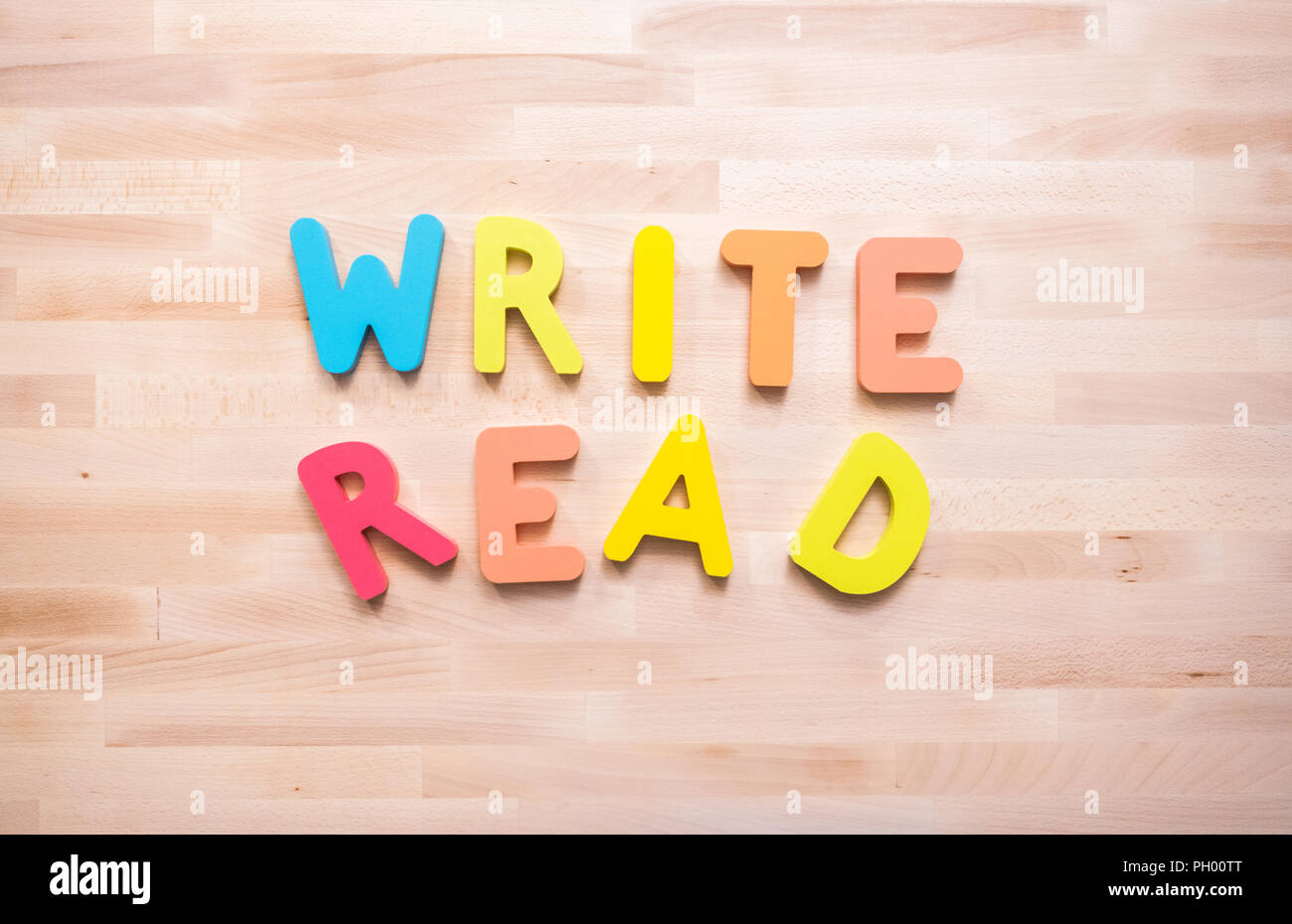 Bright color wooden WRITE and READ signs on wood desk Stock Photo - Alamy