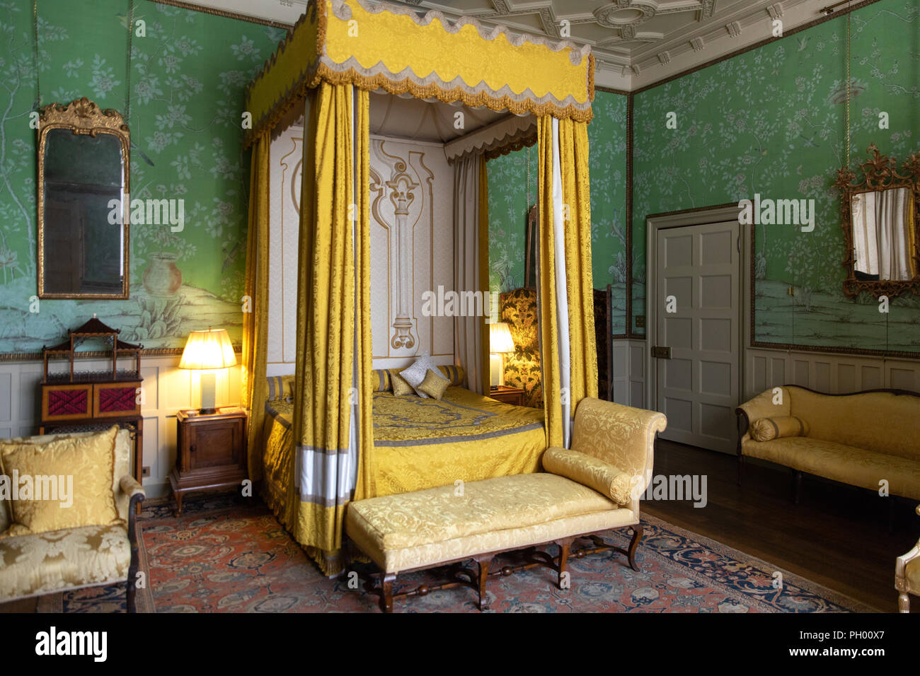 Hatfield house interior hi-res stock photography and images - Alamy