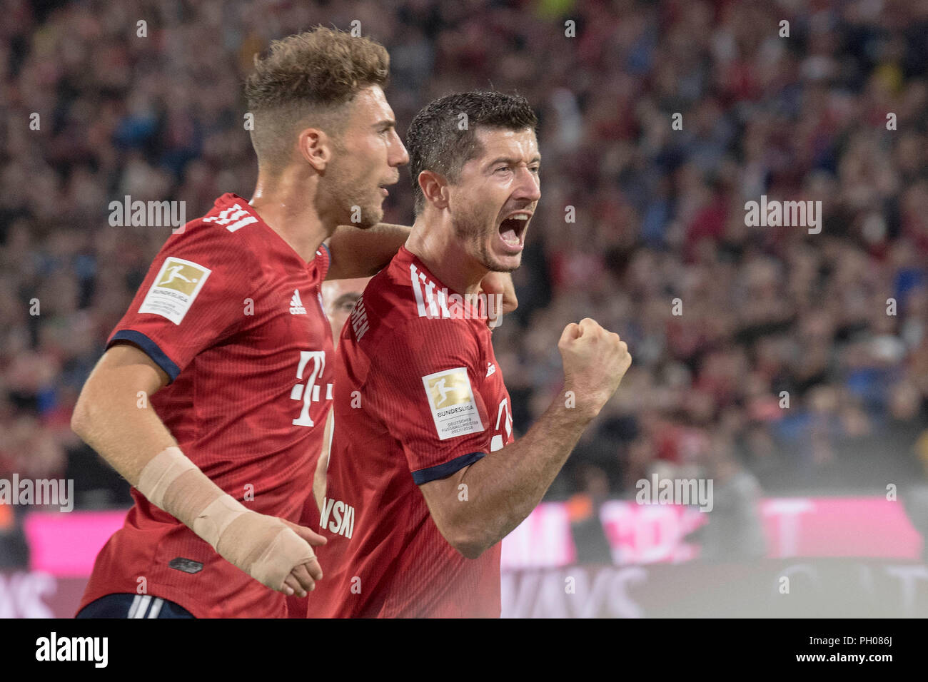 Munich, Deutschland. 24th Aug, 2018. Robert LEWANDOWSKI (M) (r ...