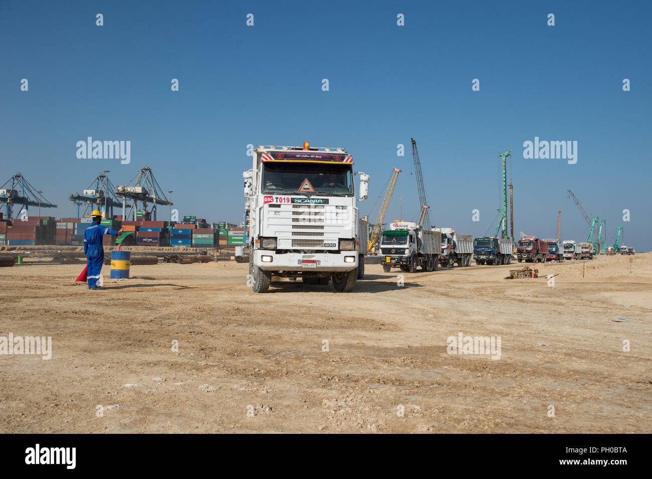 China harbour engineering company hi-res stock photography and images ...