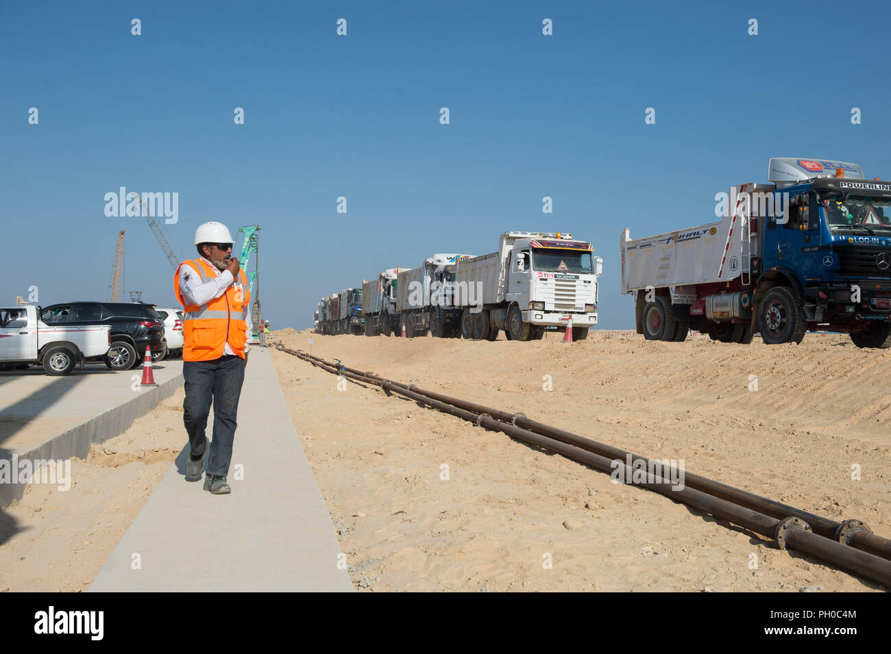 China harbour engineering company hi-res stock photography and images ...