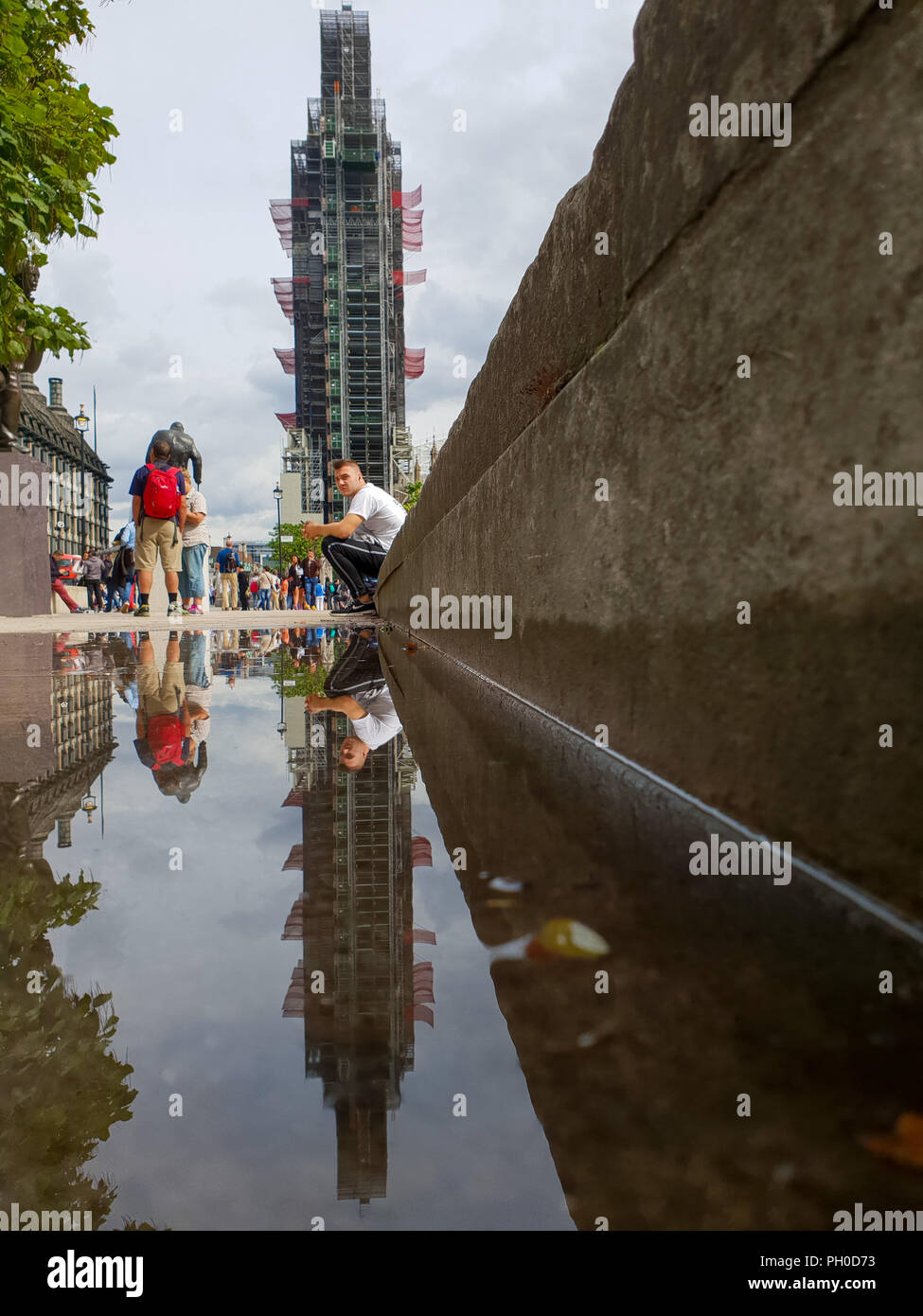Big ben reflection in puddle hi-res stock photography and images - Alamy