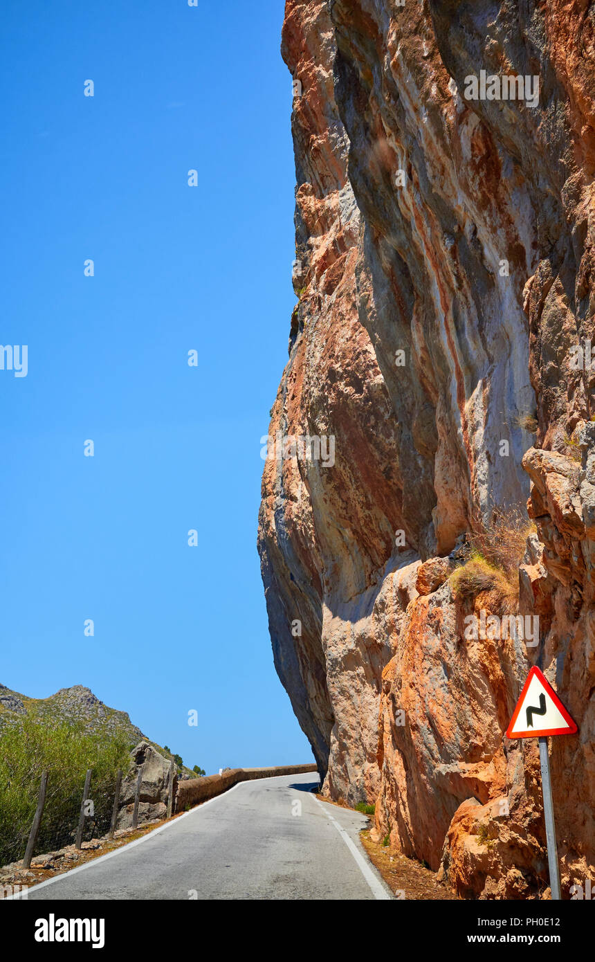 Mountain cliff road hi-res stock photography and images - Alamy