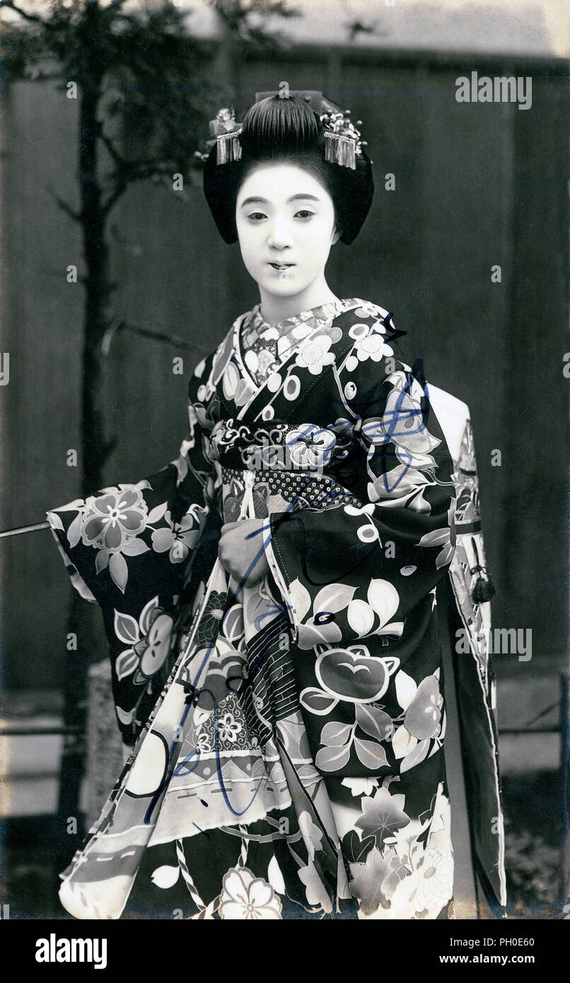 Japan geisha 1920s hi-res stock photography and images - Alamy