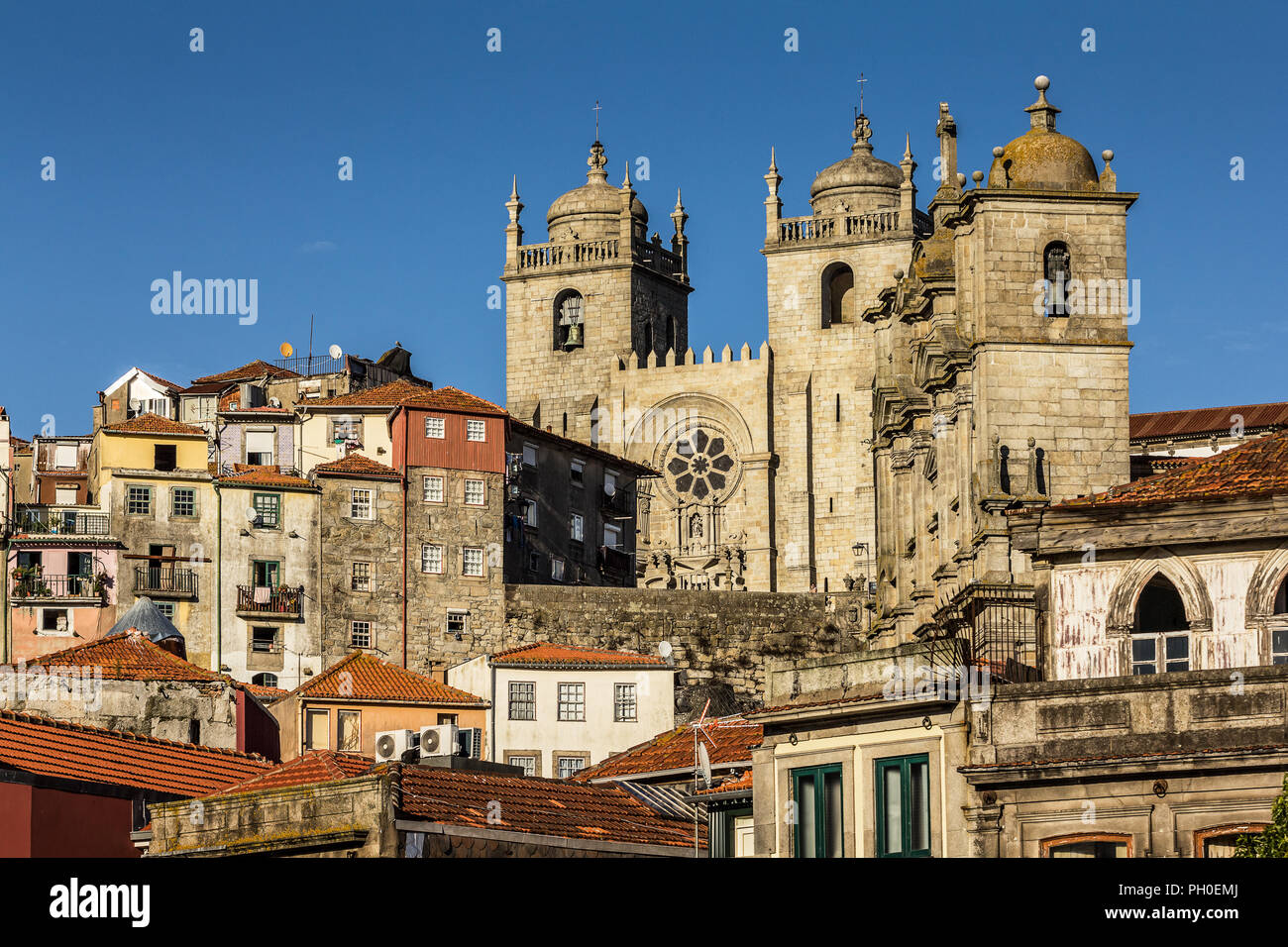 Historic houses porto hi-res stock photography and images - Alamy