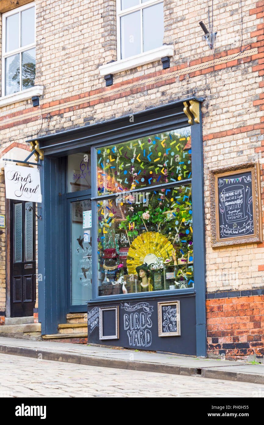 Birds yard lincoln hi-res stock photography and images - Alamy