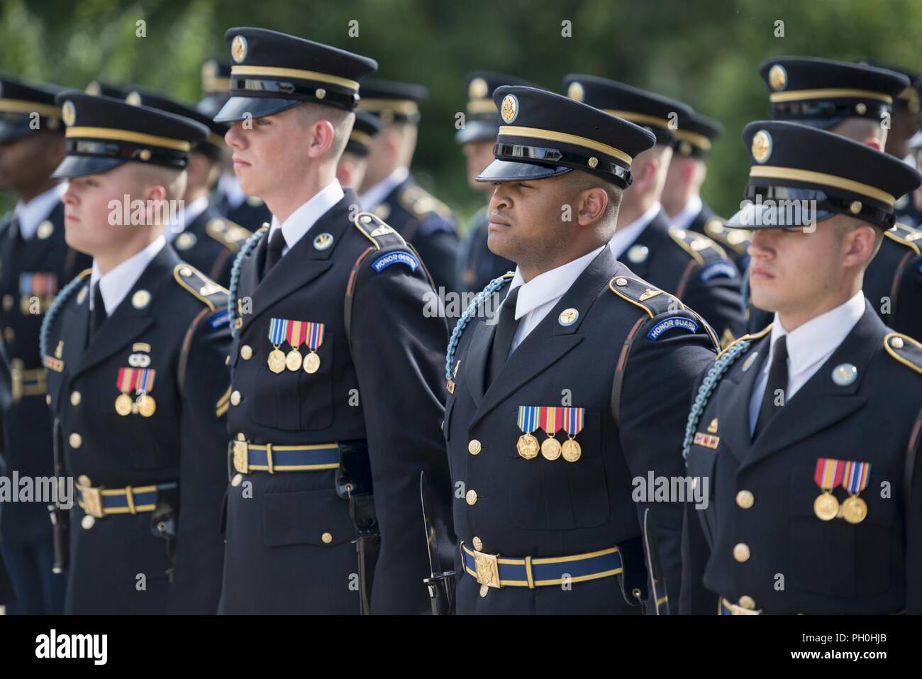 Soldiers from the U.S. Army Old Guard support an Army Full Honors ...