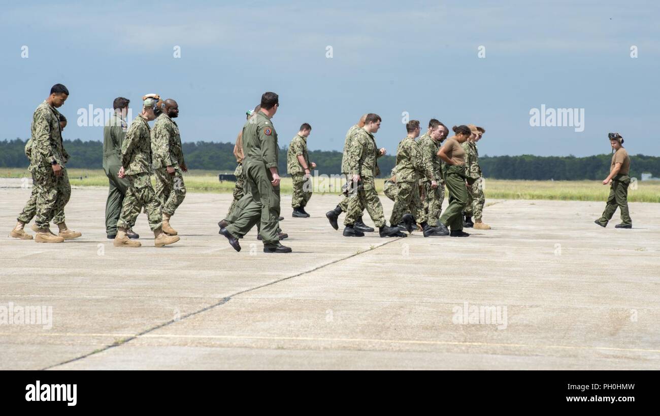 Crew from "The World Famous Swamp Foxes" HSM-74 stationed at Naval Air ...