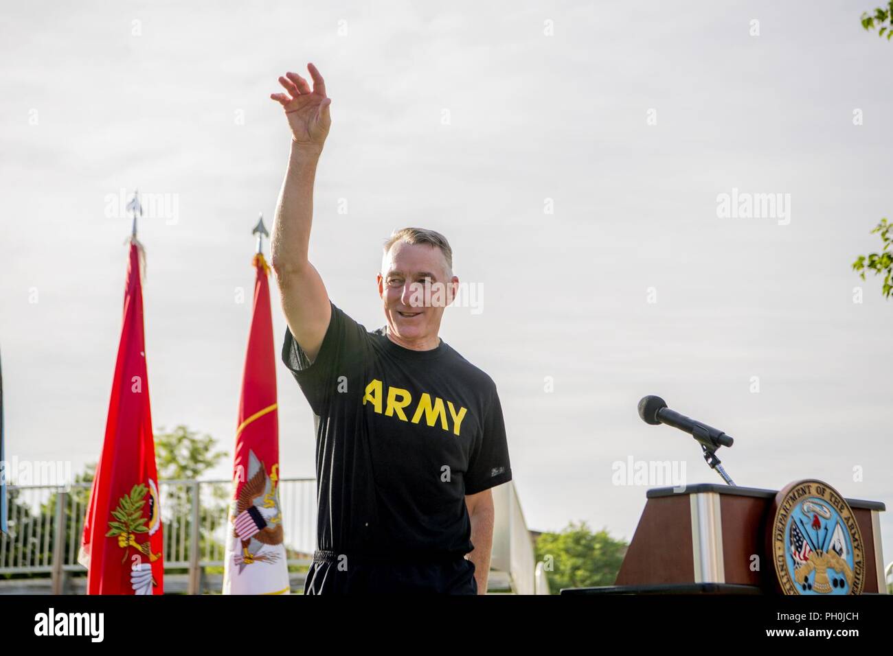 Lt. Gen. Cheek bids farewell at the U.S. Army Birthday Run at Joint ...